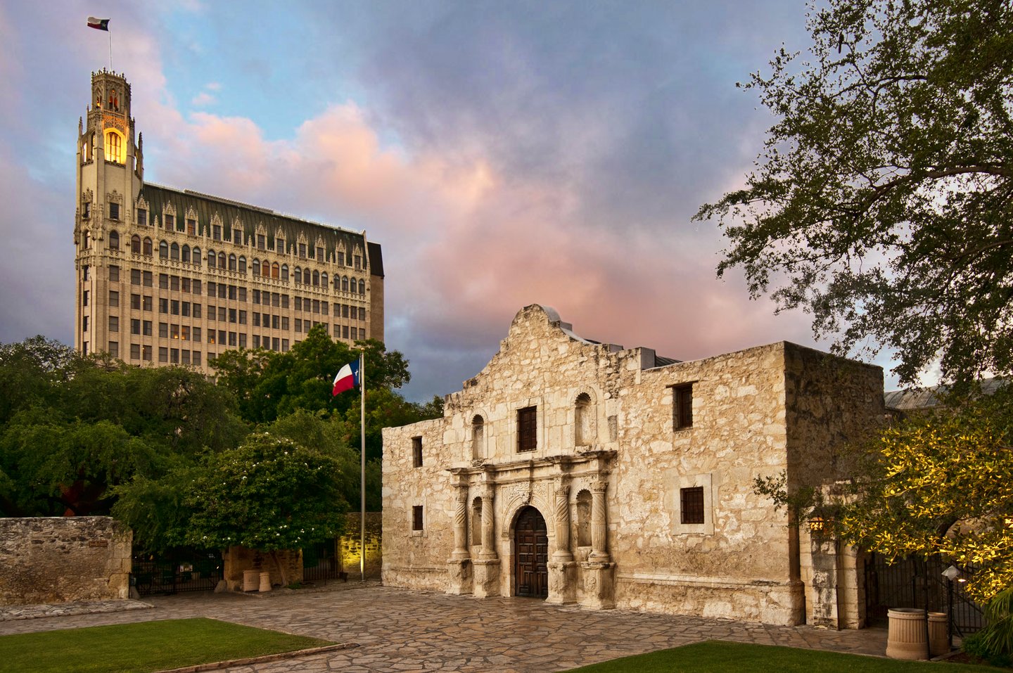 Alamo Plaza | The Alamo